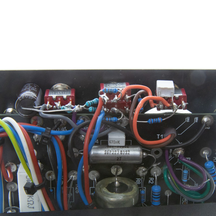 UralTone REDD.47 stand-alone portable all tube mic pre rakennussarjan ...