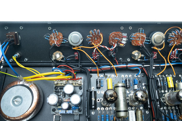 UralTone REDD.47 rack mic pre rakennussarjan lisäohje - UralTone info